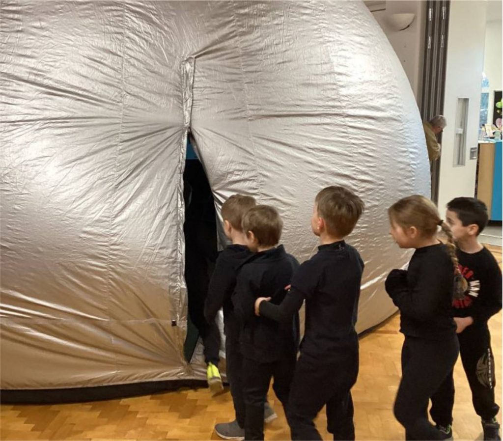 Planetarium school visits: Wonderdome. For schools and groups.