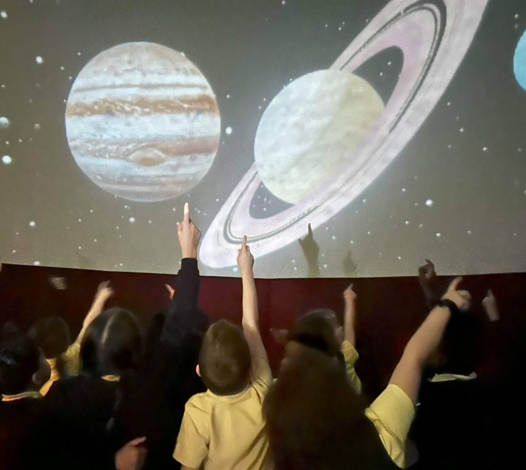 Planetarium school visits: Wonderdome. For schools and groups.